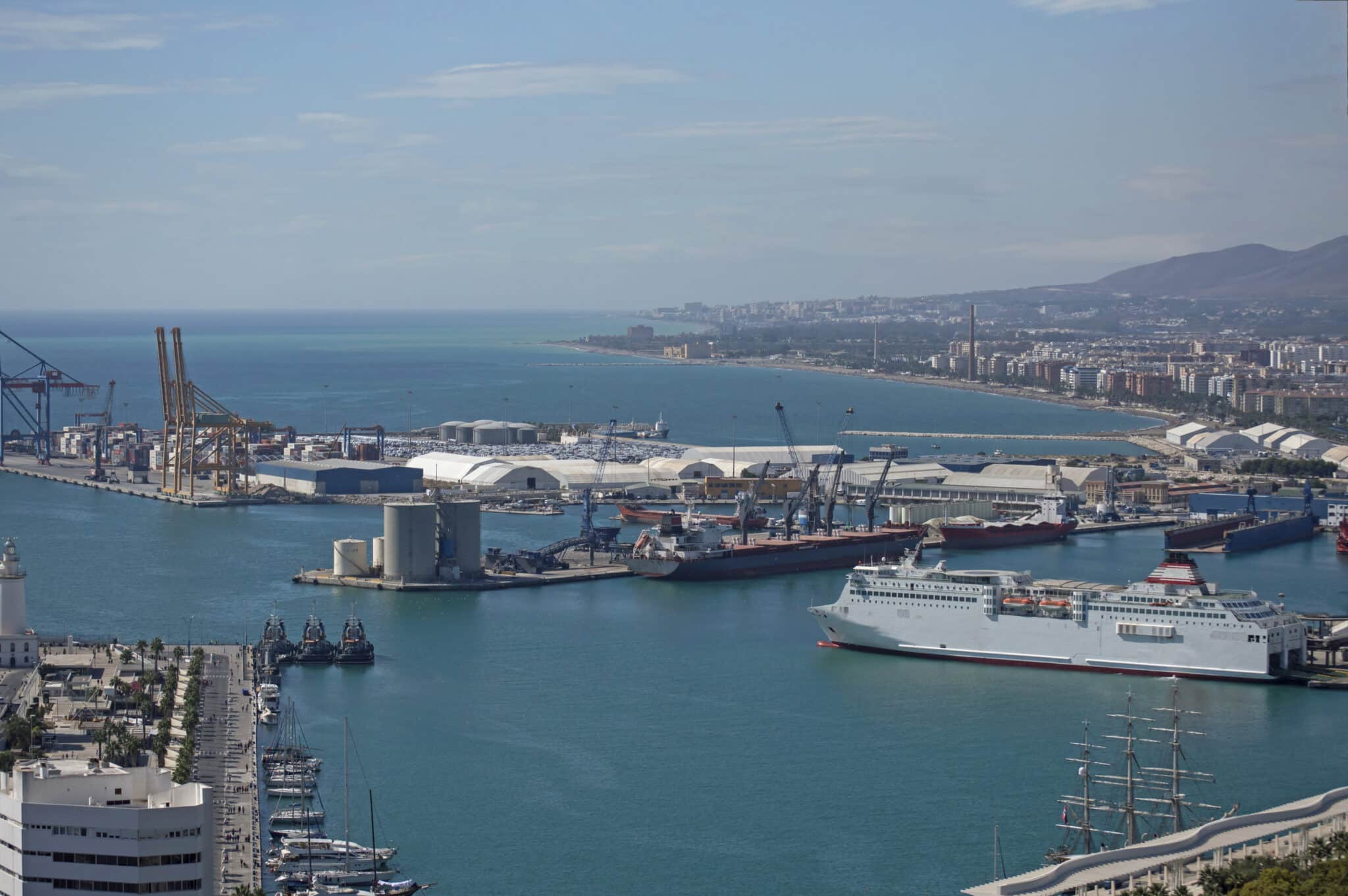 Ferry de Málaga a Melilla ¡Conoce el Mar Mediterráneo! - easyDest